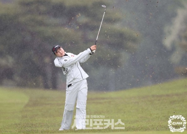 [제9회 교촌 1991 레이디스 오픈 1R] 김우정, KLPGA 투어 교촌 레이디스오픈 첫날 1타 차 선두